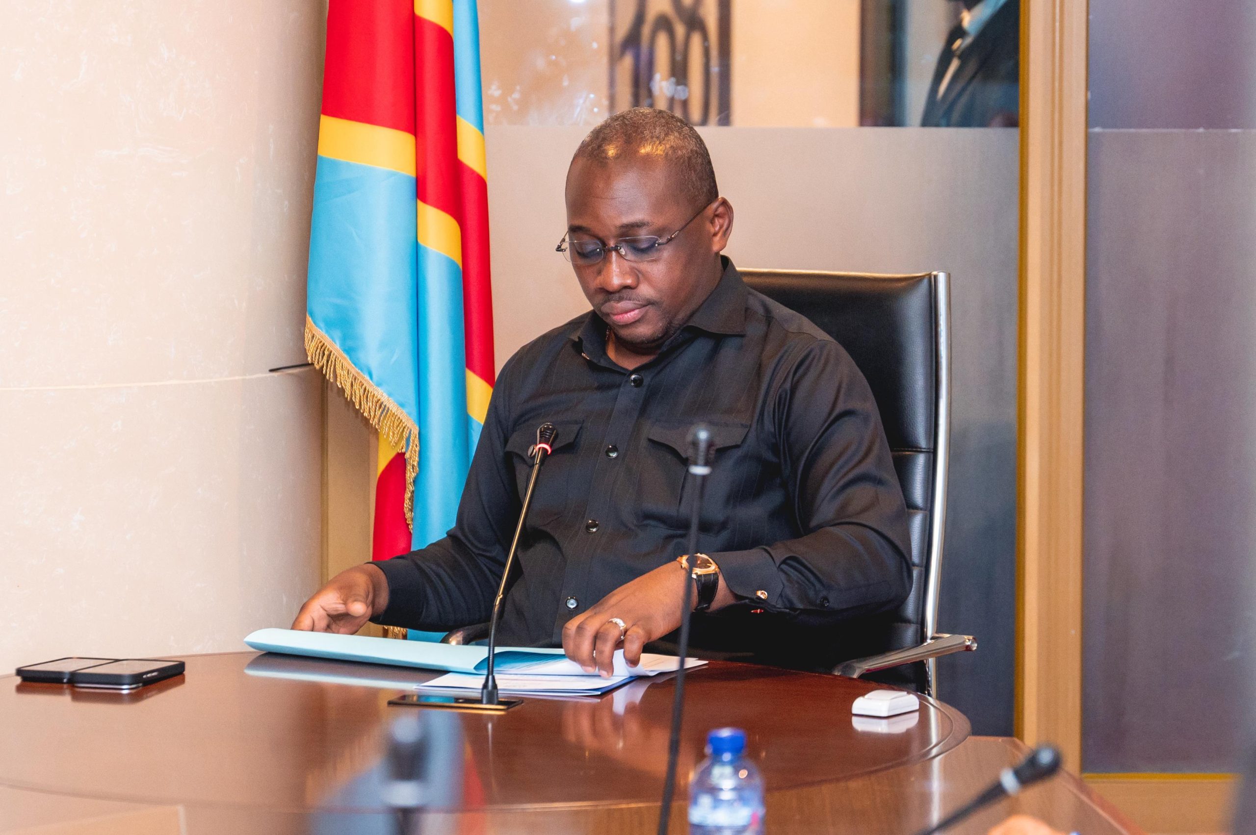 RDC: Guy Loando renforce le dialogue avec les députés provinciaux pour ...